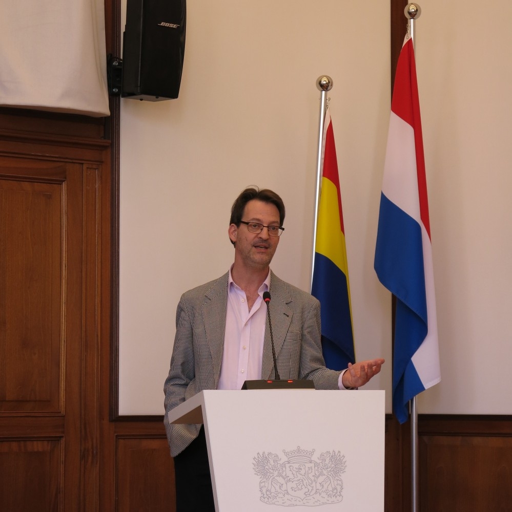 RSM Prof. Martin de Jong speaks at democracy award - Rotterdam School ...